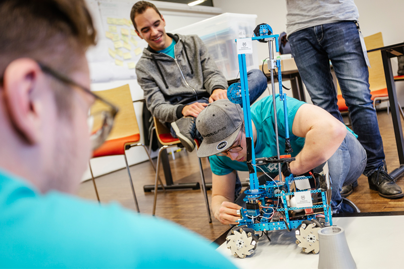 Robothon 2023: Roboter Challenge an der FH Salzburg | FH Salzburg